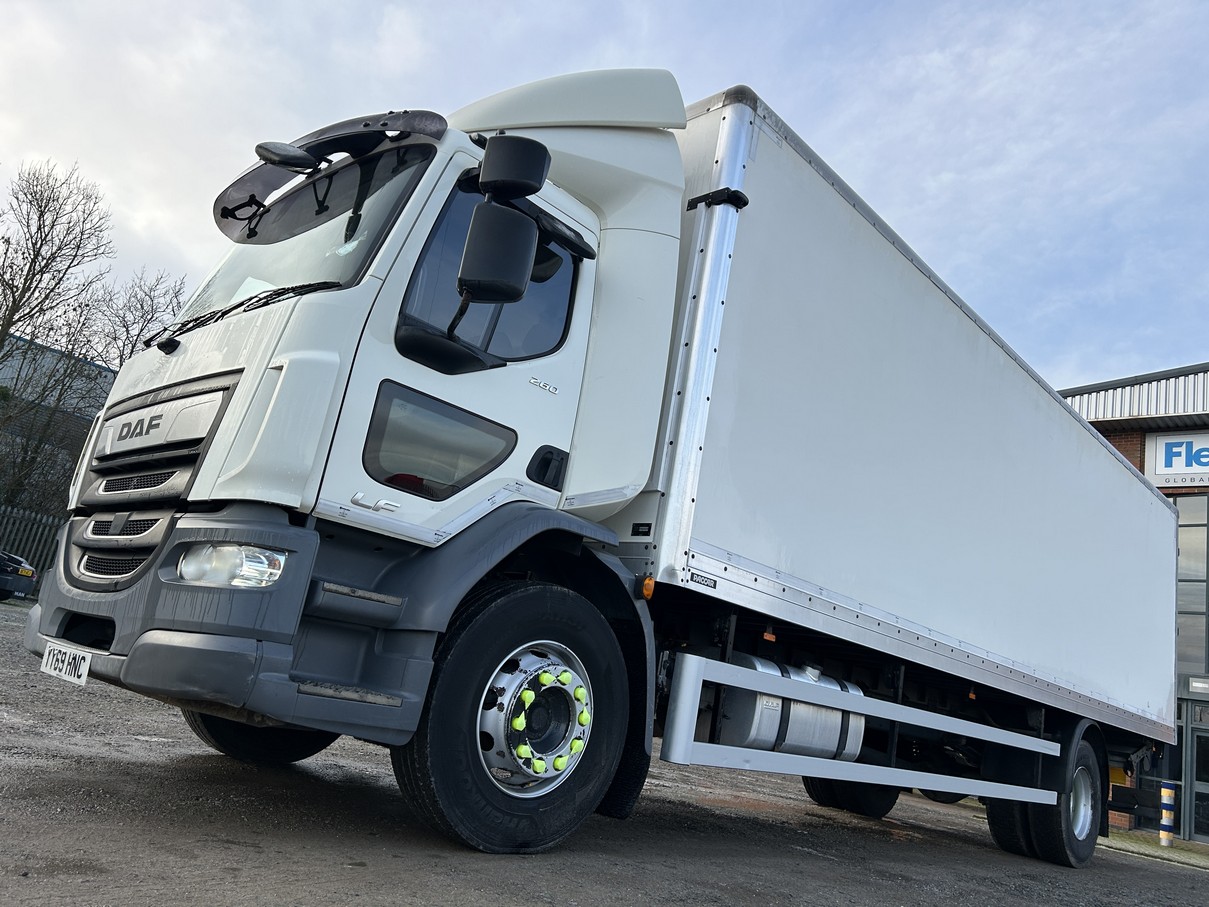 DAF LF 260 18 TONNE *EURO 6* BOX VAN 2019 - YY69 HNC - Fleetex